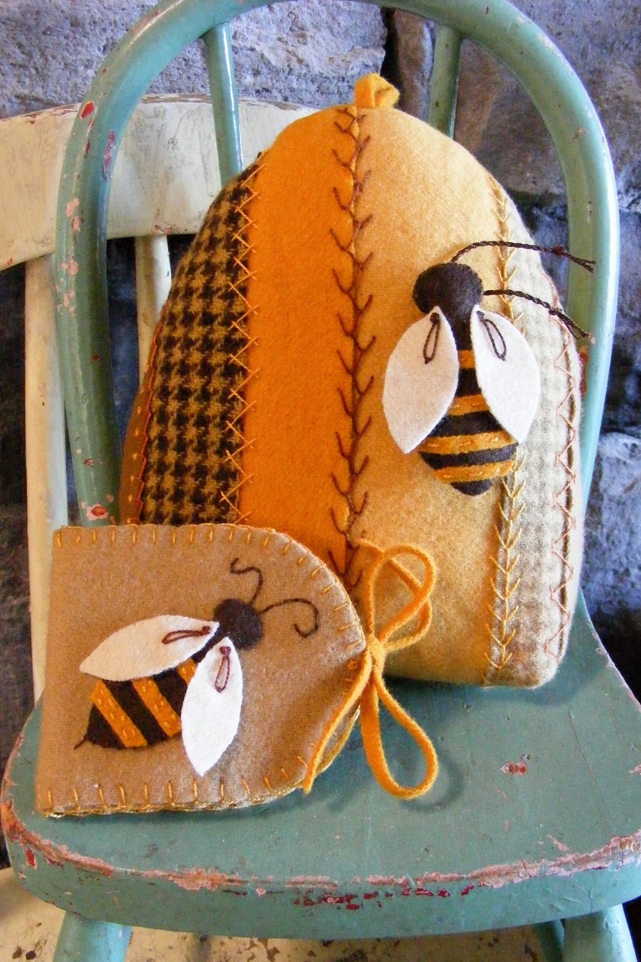 Bee Hive Pin Cushion - Wool Applique Pattern - Shipped
