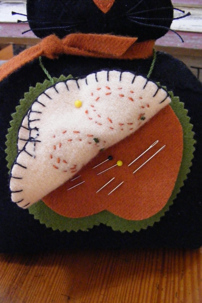 Boo Cat and Mouse Pin Cushion - Wool Applique Pattern - Shipped