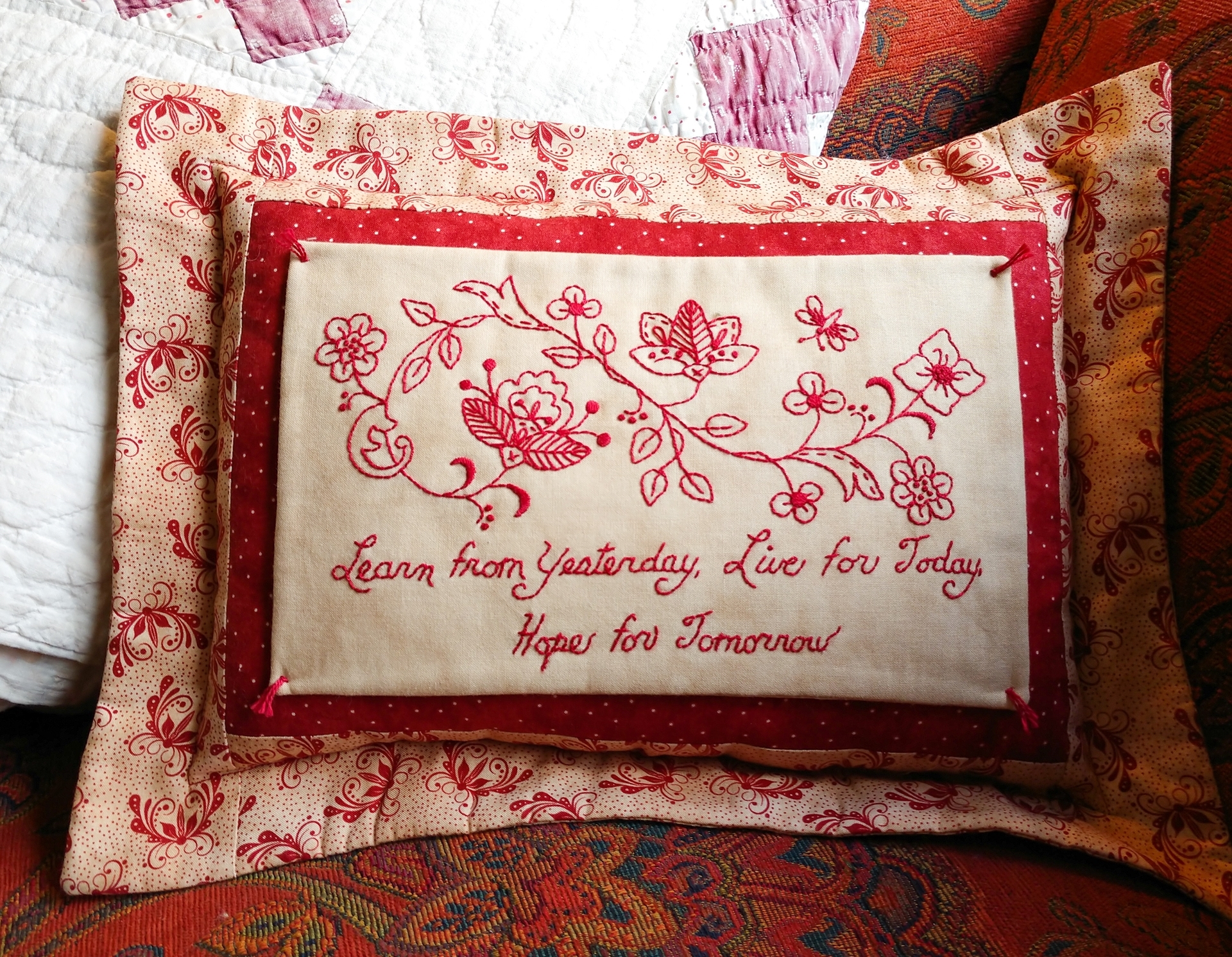 Floral Scroll RedWork - Machine Embroidery Pattern - Download