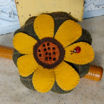 Wool Applique Designs, Patterns and Kits for Penny Rugs