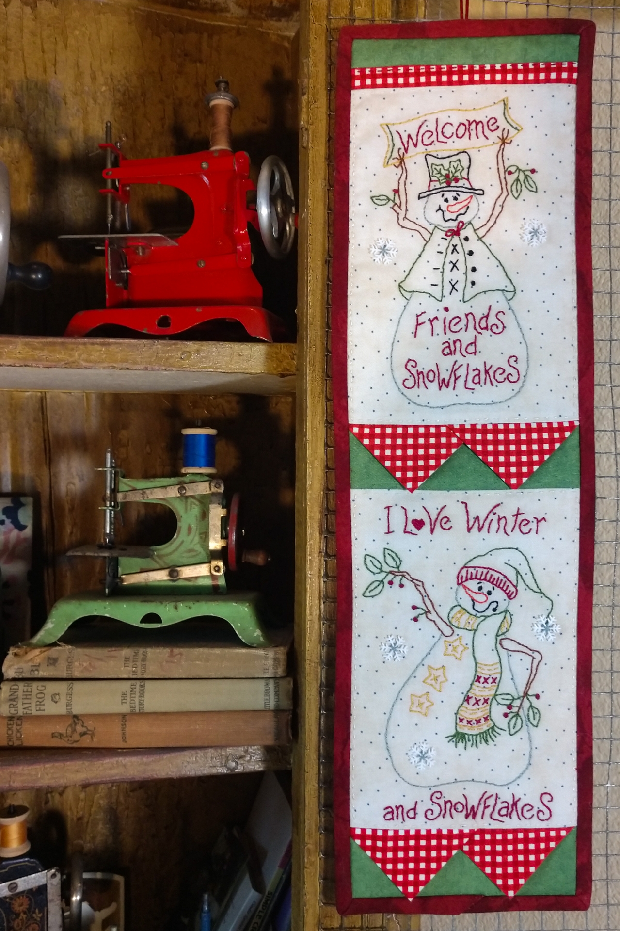 Friends and Snowflakes - Machine Embroidery Kit