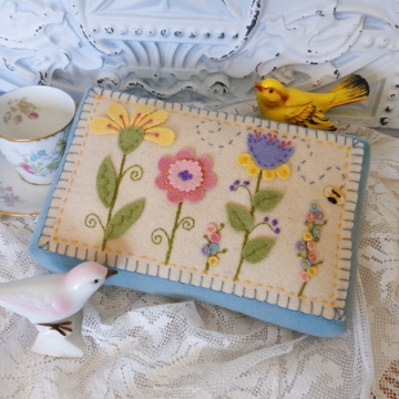 Wool Applique Designs, Patterns and Kits for Penny Rugs